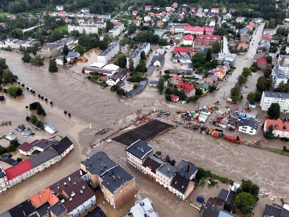 Entire Polish city of 44,000 asked to evacuate as Storm Boris floods ...