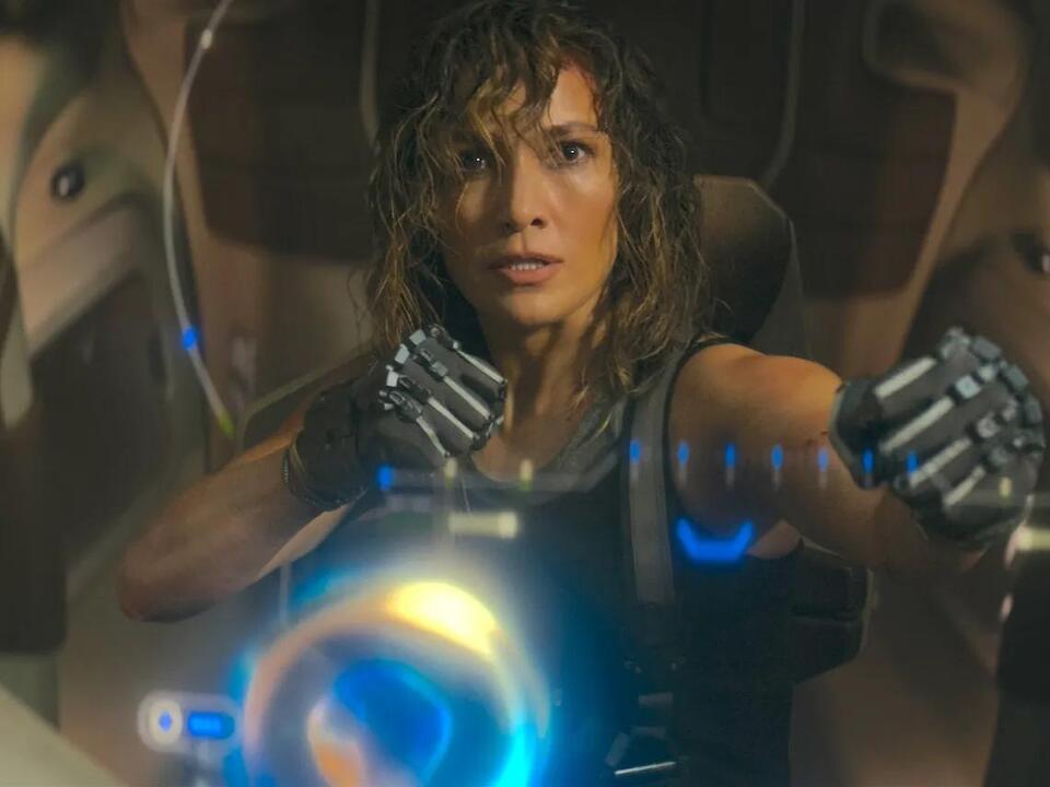 ‘Atlas’ Ending Explained: Is Smith Alive At the End of Jennifer Lopez’s ...