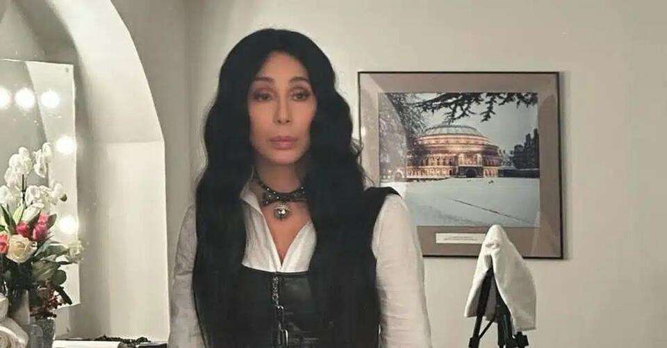 What Does Cher Really Look Like Without All Her Makeup? - NewsBreak