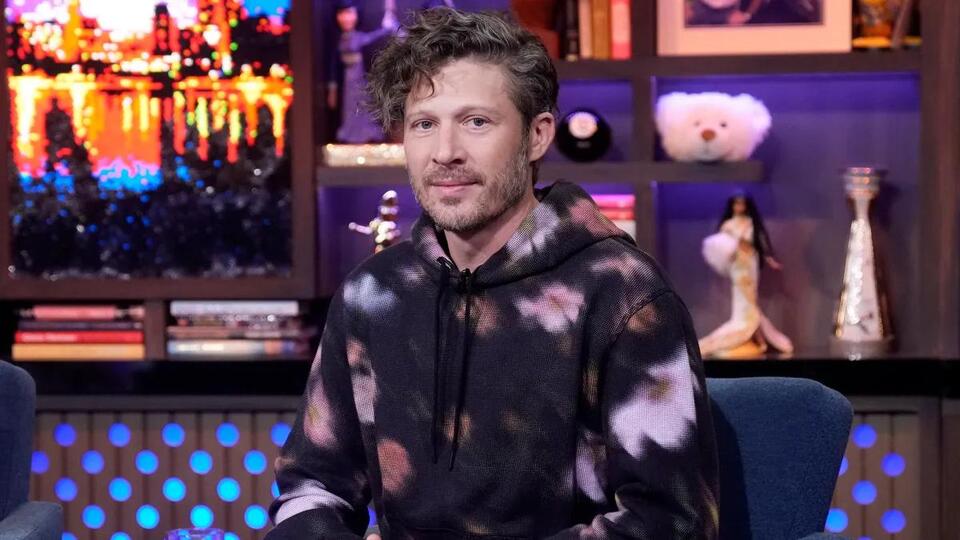 Actor Zach Gilford shares shocking photos of swollen face - NewsBreak