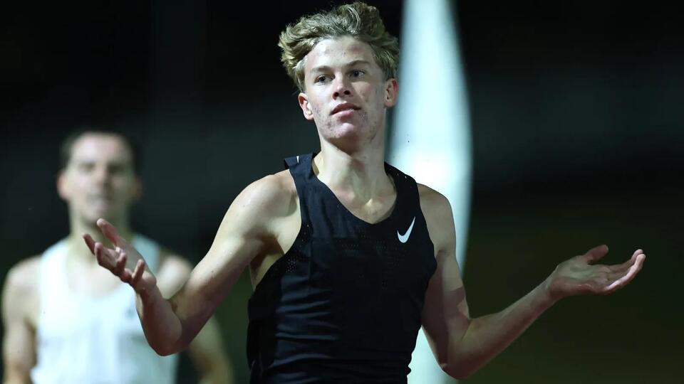 16-Year-Old Runner Sets New World Record With 3:48.88 Mile And Barely ...