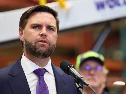 JD Vance's Attempt To Confront Kamala Harris On Plane Tarmac Fails