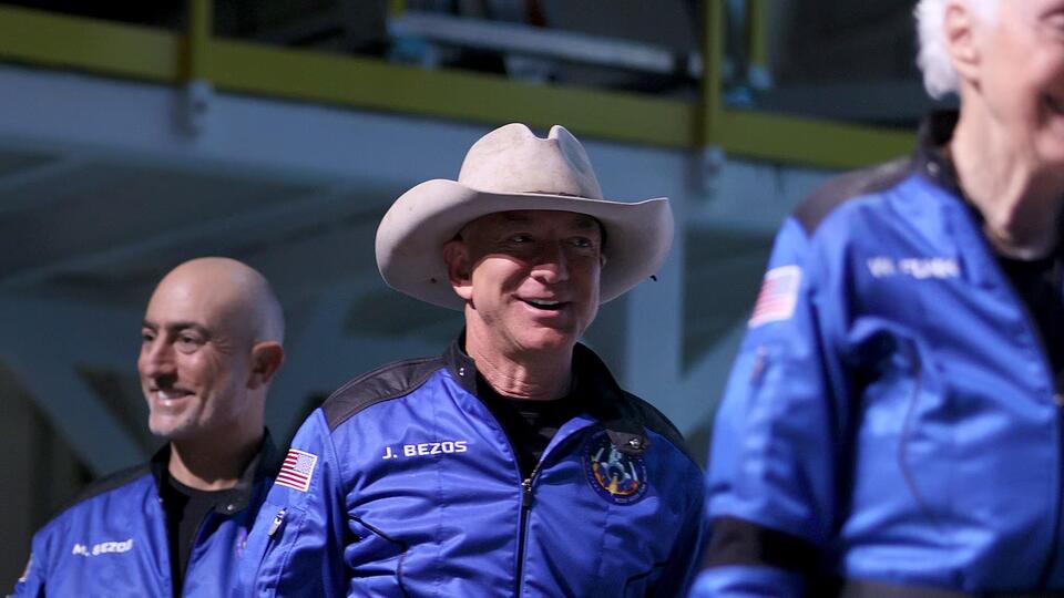 Bezos-Musk Tech Bro Space Race Ignites as Blue Origin Rocket Reaches ...