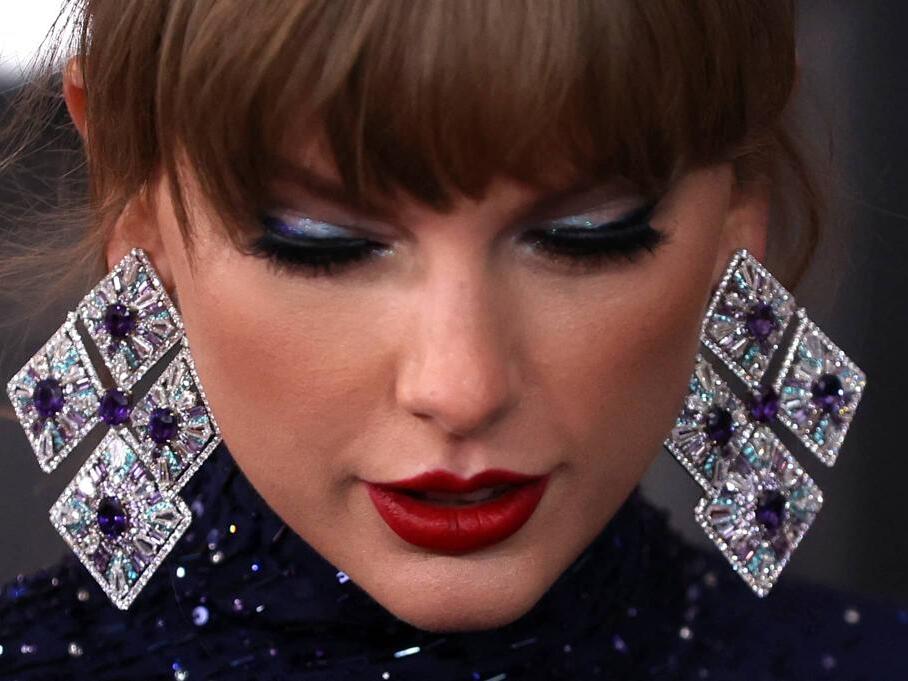 Attention all Swifties! The Country Music Hall of Fame & Museum in ... Attention all Swifties! The Country Music Hall of Fame & Museum in ...