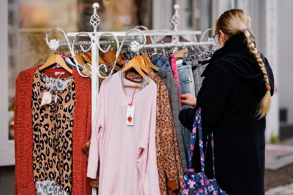 EU to ban destruction of unsold clothes and shoes - NewsBreak