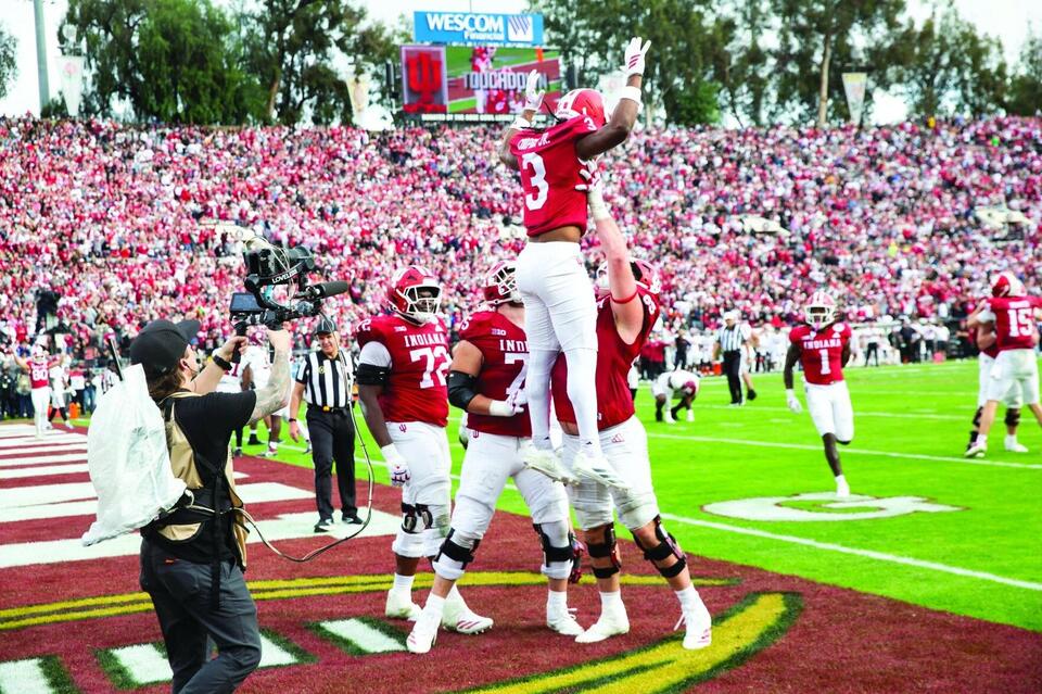 ‘Magic in Teamwork’: Annual Rose Parade, Rose Game brings thousands to ...