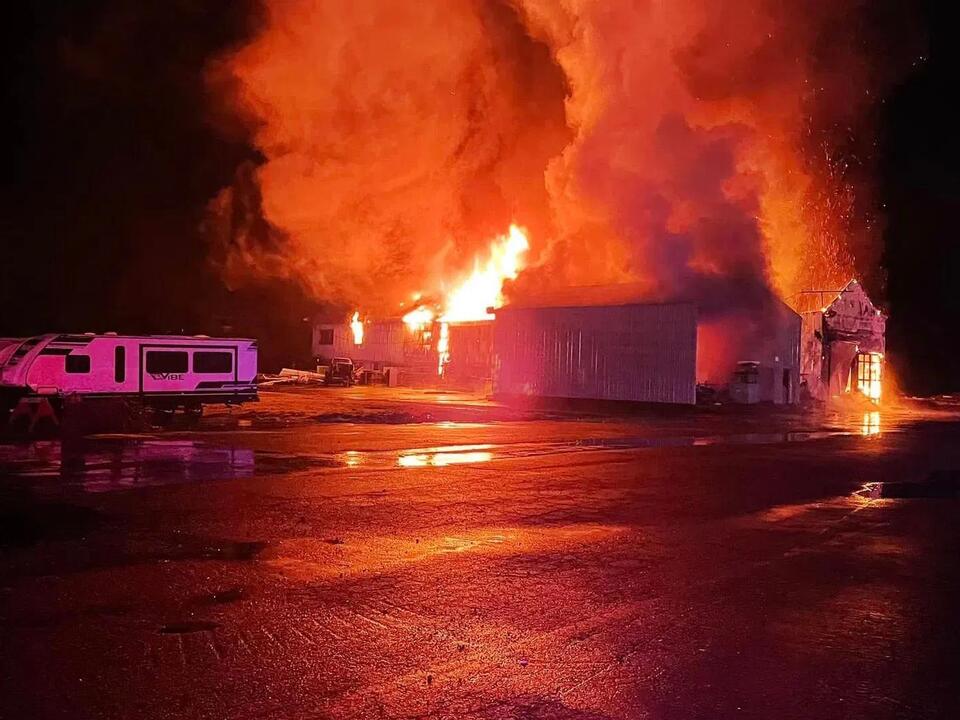 Several explosions seen during large structure fire in Dallas, Ore.