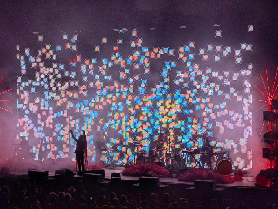 Review: It was one of the coolest concert moments of 2025 - NewsBreak