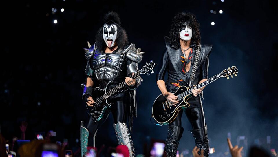 Kiss joins elite YouTube billion-view club: I was made for lovin’ you ...