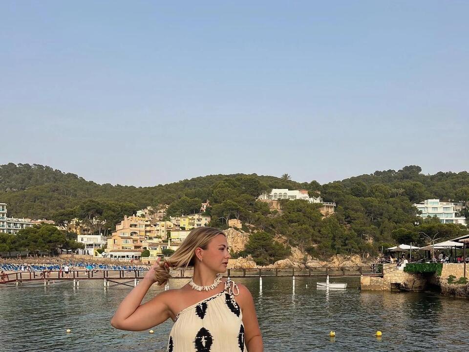 This Underrated Scent Makes You Smell Like You've Been on a Chic ...