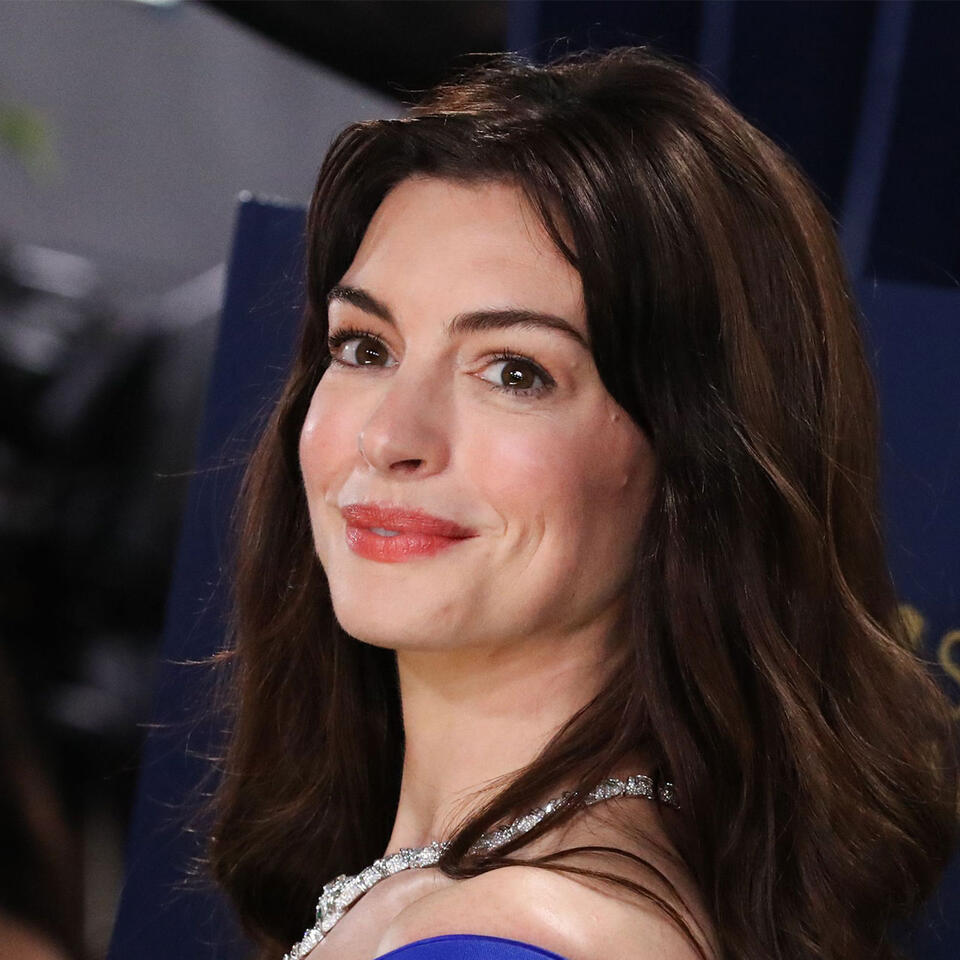 Anne Hathaway Opened Up About Giving Up Alcohol In 'Vanity Fair ...