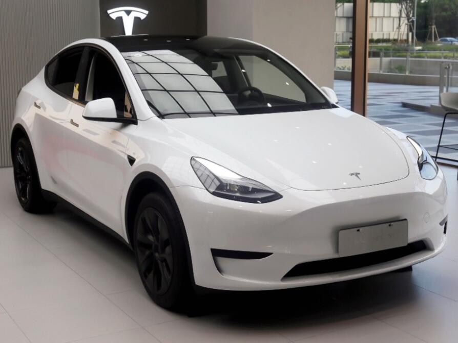 Tesla Goes Up in Flames on Video Due to Hurricane Flooding