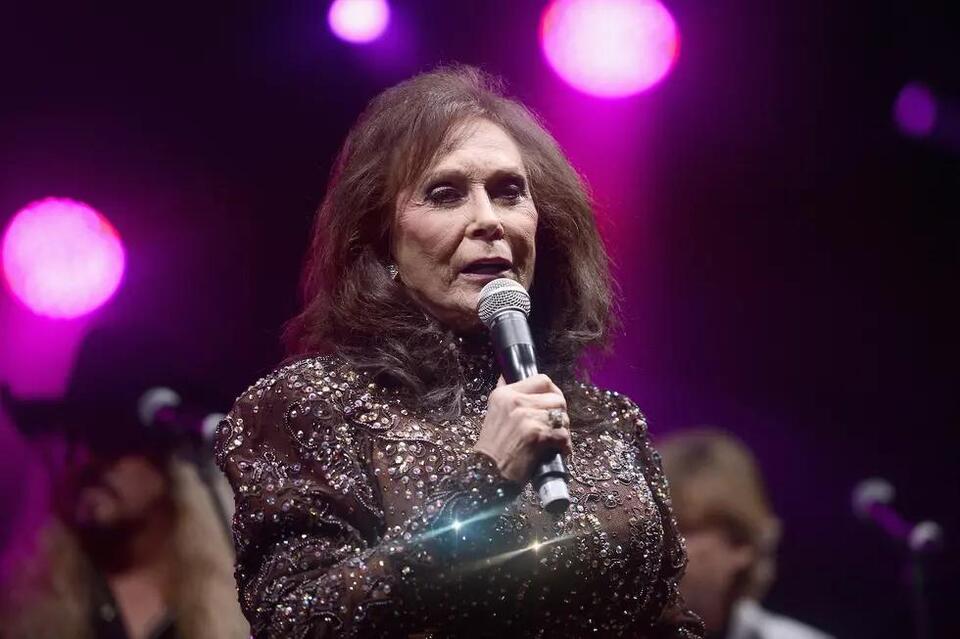 Loretta Lynn’s Son Ernest Praying for a New Kidney - NewsBreak