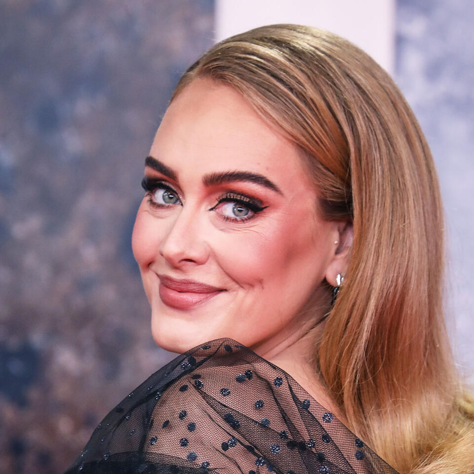 Adele Flaunts Her Massive Diamond Engagement Ring From Fiancé Rich Paul ...