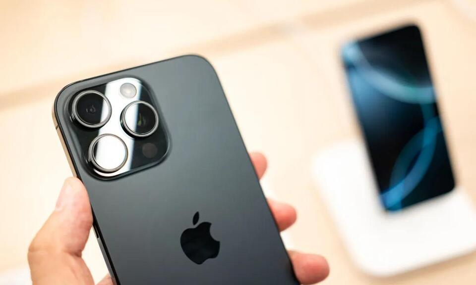 Russia Pressures Apple to Make Russian Search Engines Default on ...