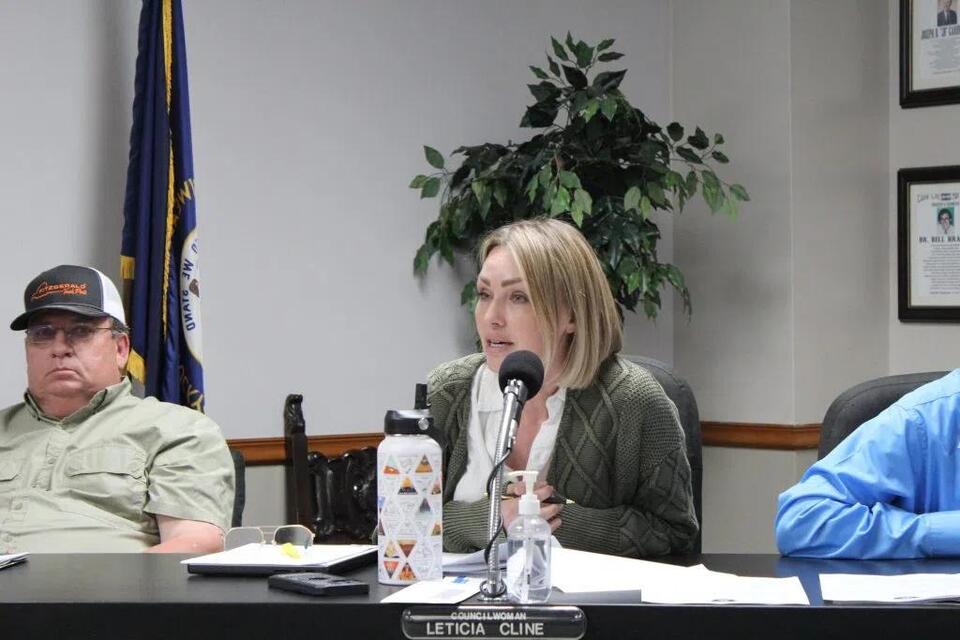 Police chief, council member clash at Cave City council meeting - NewsBreak
