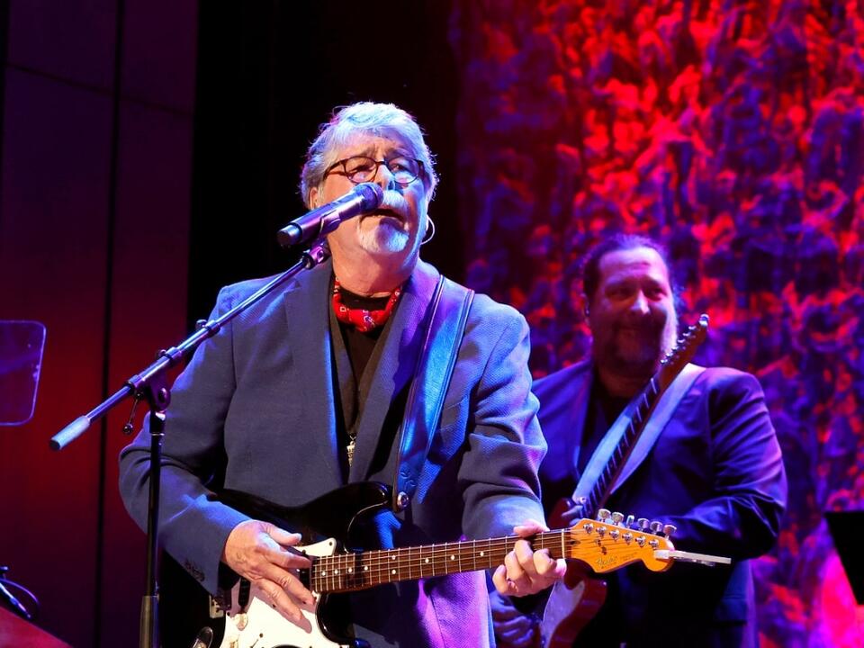 ‘CMT Giants: Alabama’ to Feature Performances from Blake Shelton, Brad ...