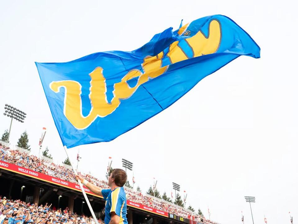 Giant on the Move! UCLA Football Lands Defensive Lineman Prospect for ...