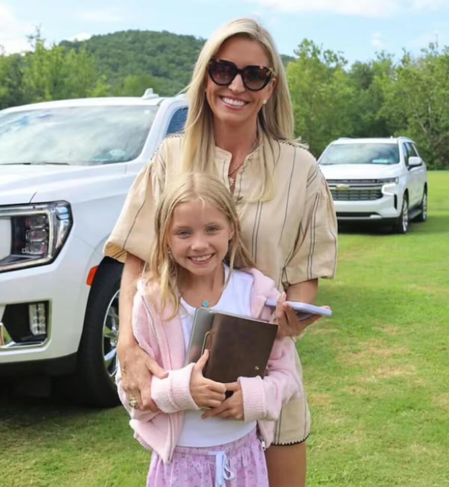 Fox News' Ainsley Earhardt beams as she shares ultra rare personal ...