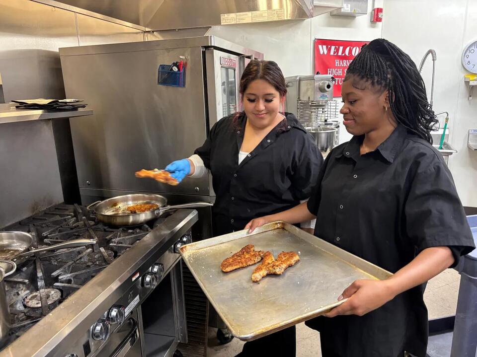 New Harvey class teaches cooking skills, supports St. James meal ...