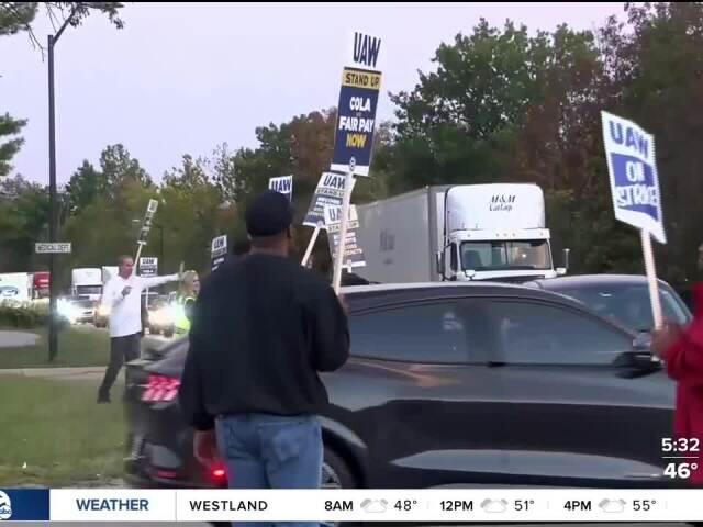 More Ford workers being temporarily laid off due to ongoing UAW strike ...