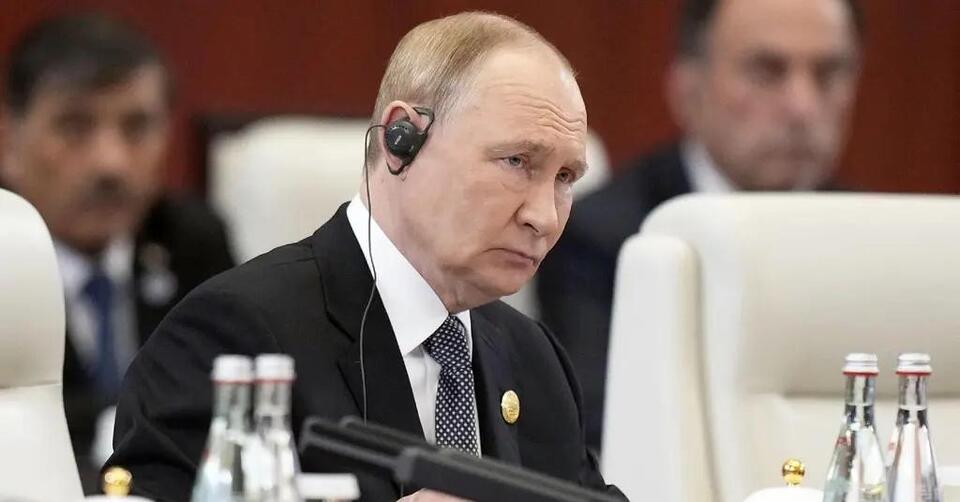 Kremlin removes unedited video showing Vladimir Putin struggling during ...