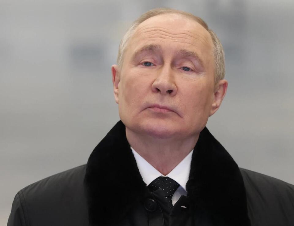 Vladimir Putin wins ANOTHER election after killing his rivals & waging ...