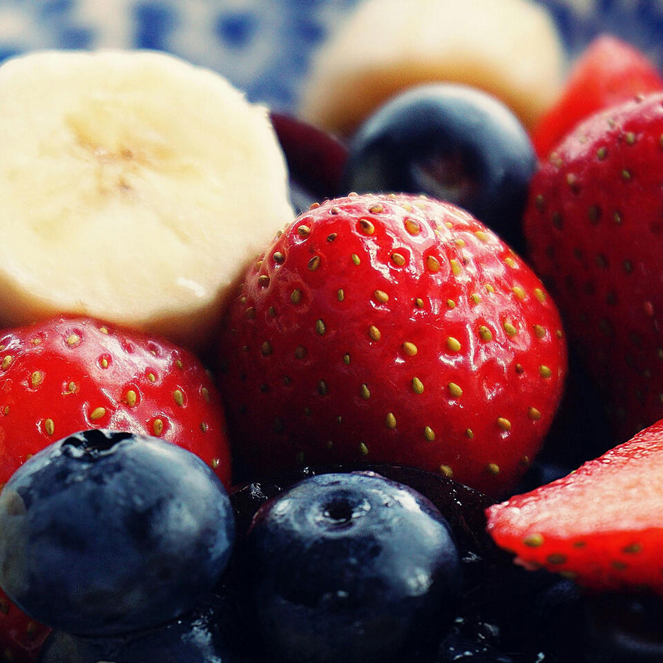 A Personal Trainer Shares The 2 Fruits You Should Consider Eating To ...