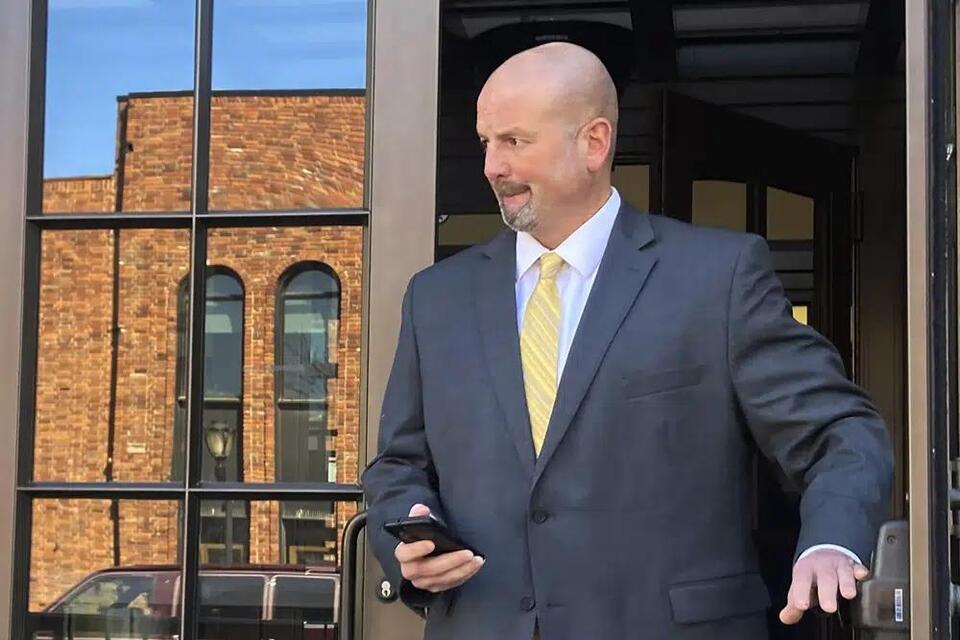 Cooperating ex-guard gets 6 years in Illinois inmate's death - NewsBreak