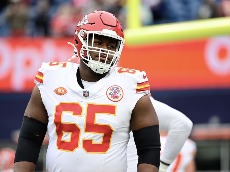 ESPN makes smart suggestion for the Chiefs and former Tennessee Vols OL ...