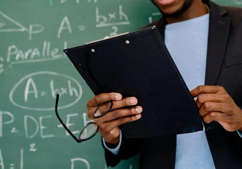 Philly Teacher Leon Smith Named The ‘National Teacher Of The Year ...