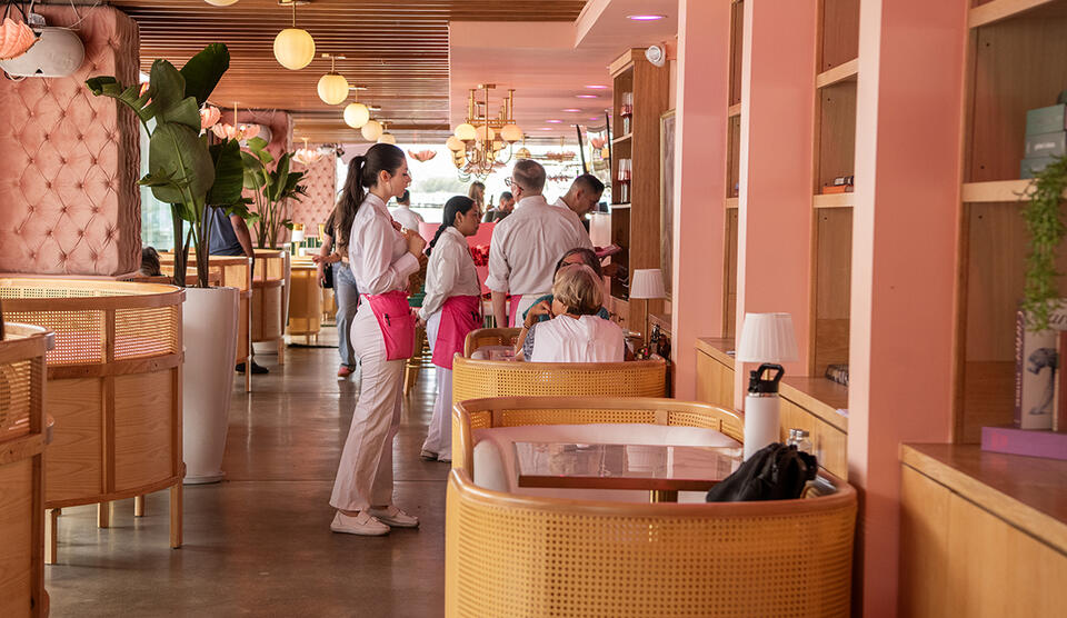 New restaurant Nigel’s is an explosion of pink, champagne and ...