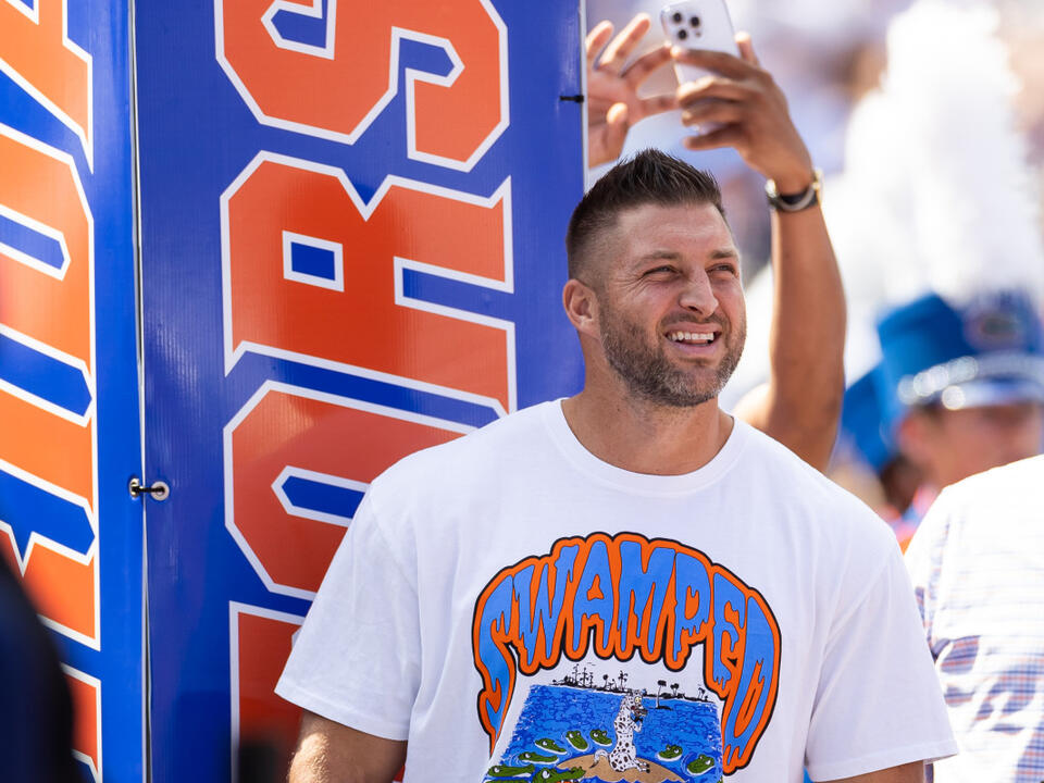 Tim Tebow Names College Football's Best Quarterback Room
