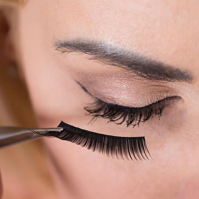 Doctor Shares The 'Dangers' Of Fake Eyelashes: Blindness, Loss Of ...