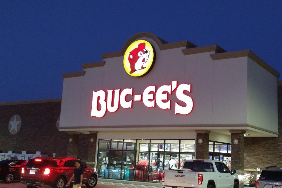 Buc-ee’s Launches $1 Mini Buckets — Texans Are Obsessed - NewsBreak