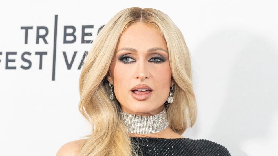 Paris Hilton’s Facials Take Up Nine Hours a Week: ‘I Take Care of My ...