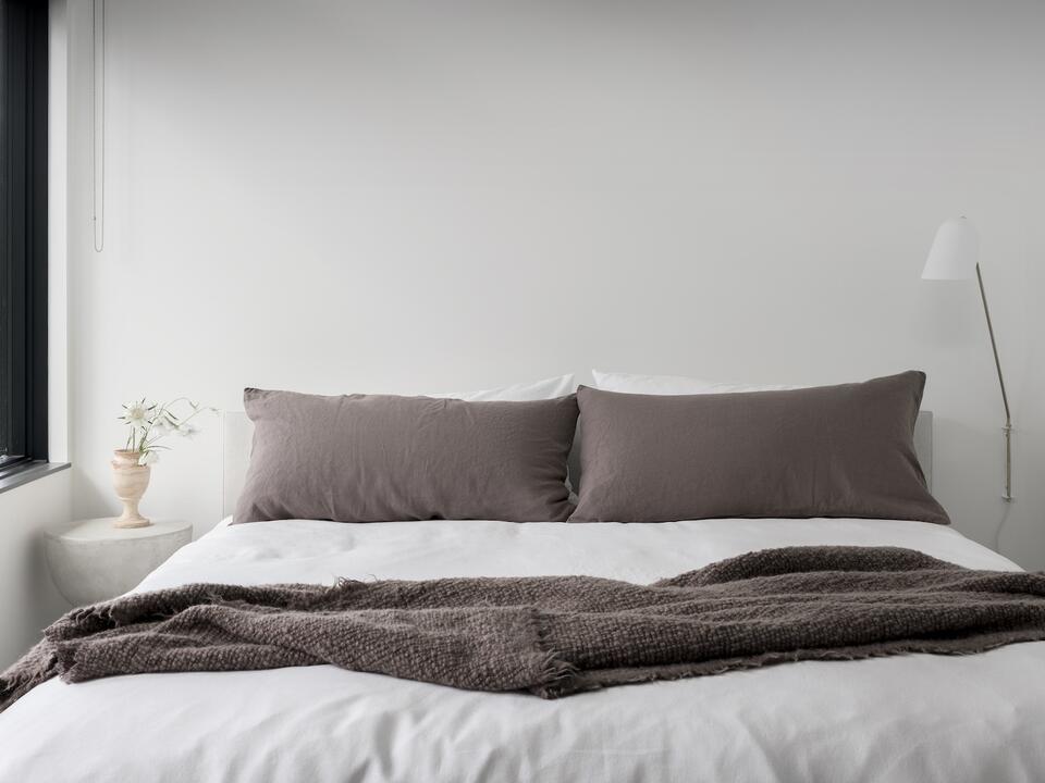 Linen Vs Cotton Sheets — Which Are Actually Best for Sleep, Comfort and ...