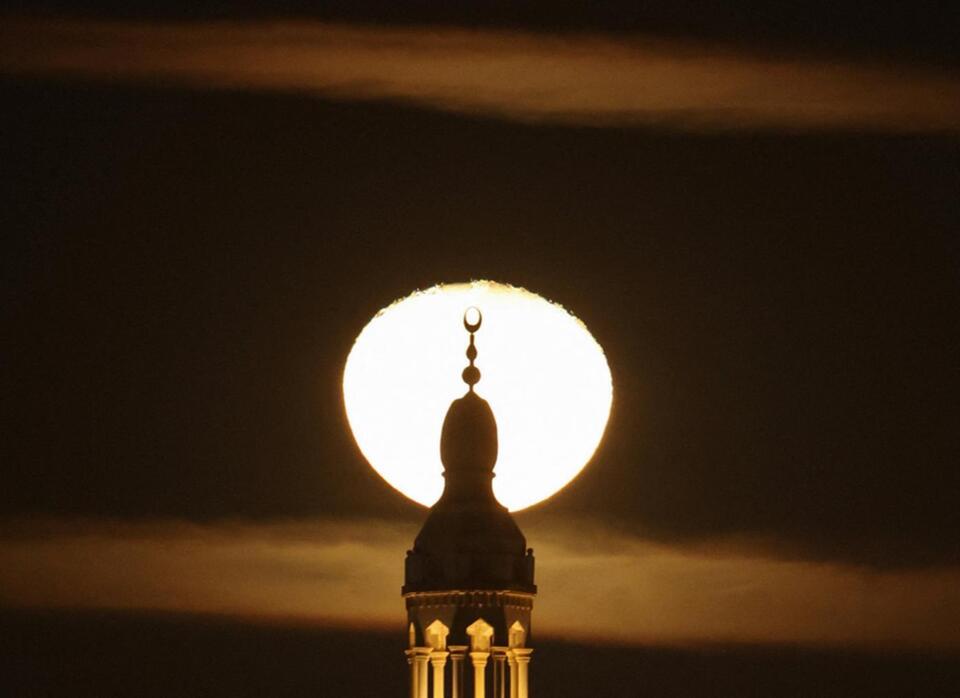 When does Ramadan start? How the moon decides when the holy month ...