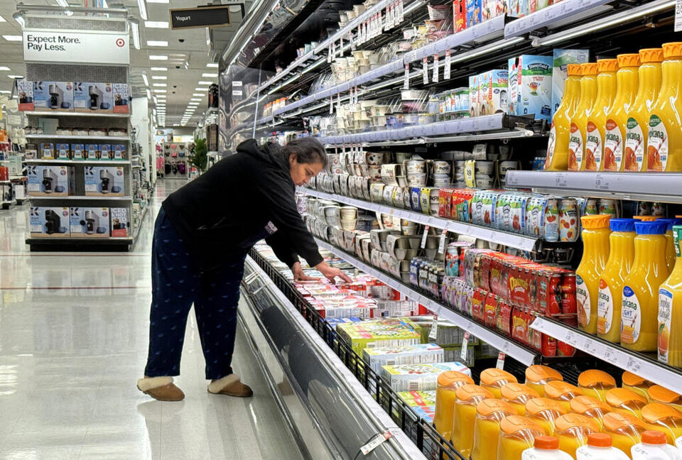 Experts say the economy is getting better, but consumers don’t feel ...