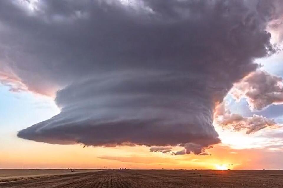 Witness Texas E5 Supercell Tornado Forming - NewsBreak