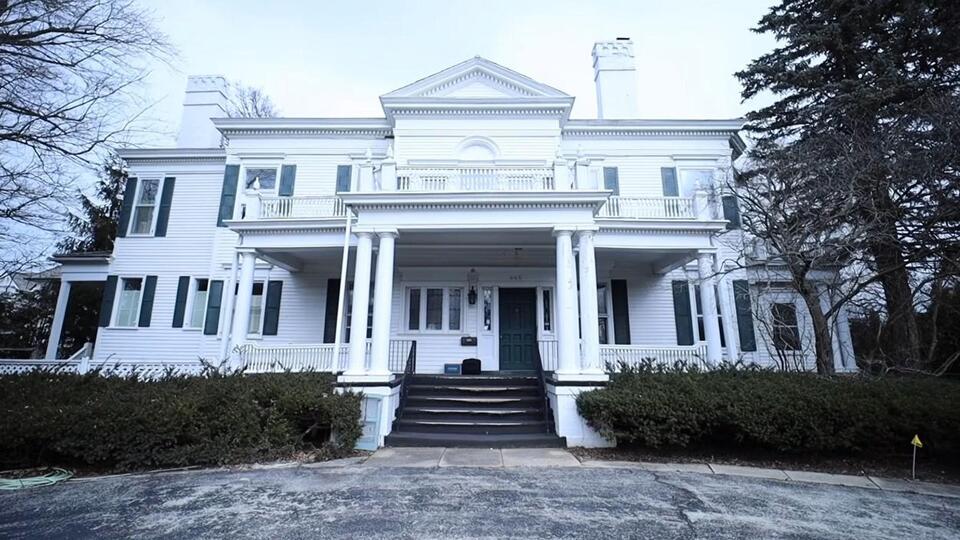 Inside Illinois Mansion Linked to Al Capone’s Secret Hideout - NewsBreak