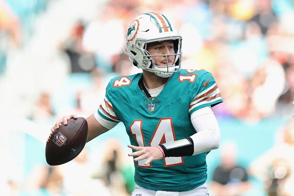 Longhorns Daily News: Former Texas QB Quinn Ewers throws two picks in ...