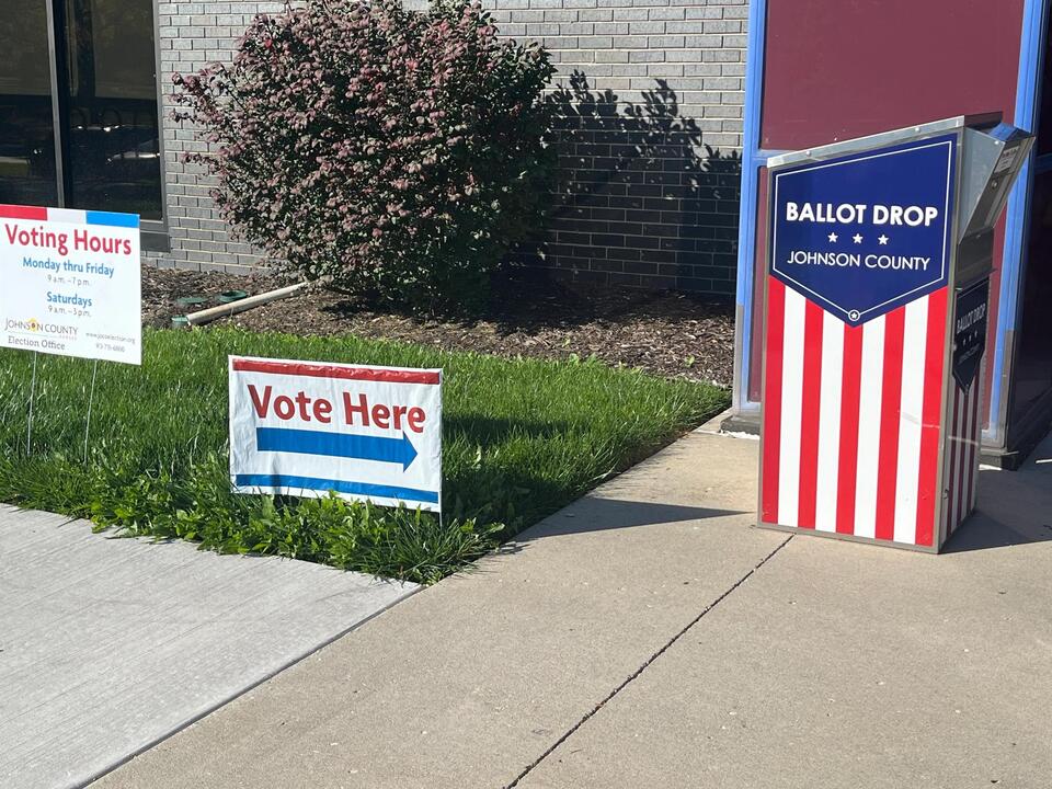 Early voting underway now on both sides of KS/MO stateline - NewsBreak
