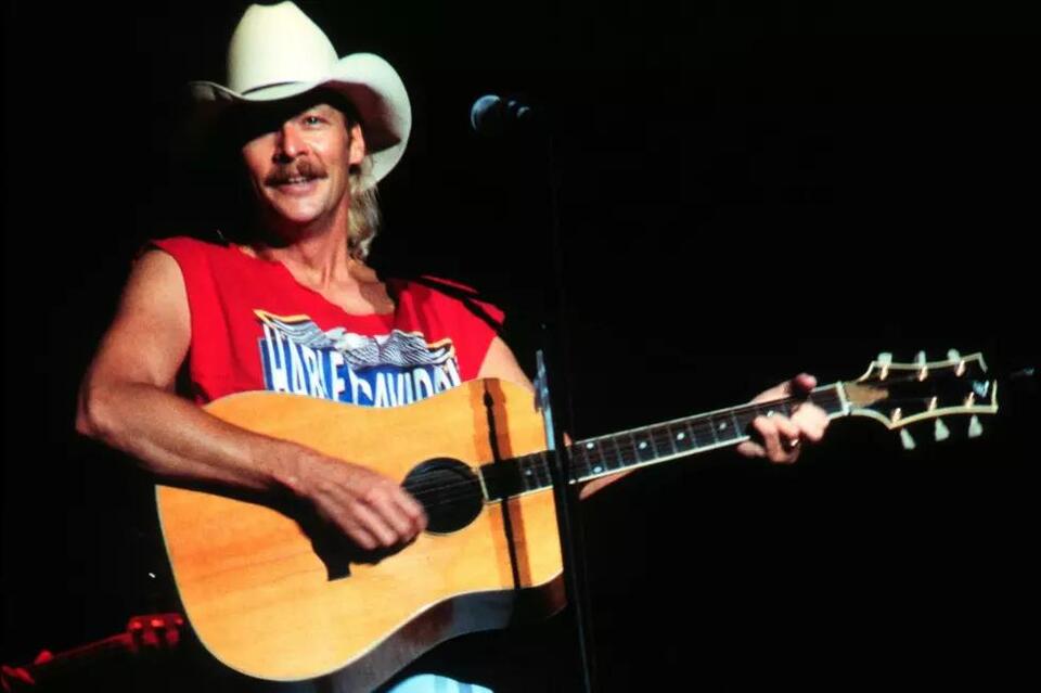 Look Back at 26 Photos of the Legendary Alan Jackson When He Was Young ...