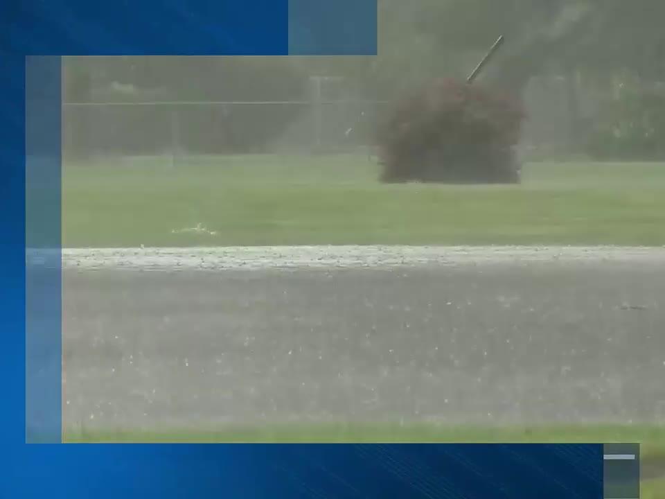 Heavy rain causes flooding around Genesee Co