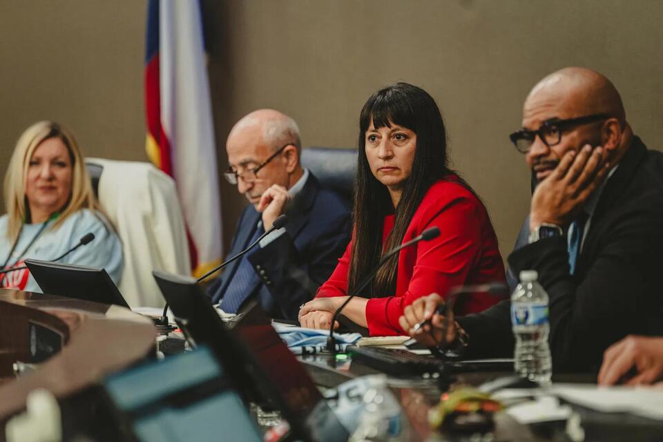 Humble ISD superintendent avoids vote on her future amid investigation ...