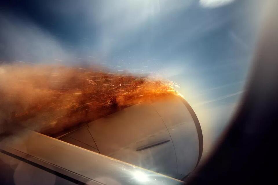 WATCH: Flames Shoot Out Of Boeing 747 Engine As It Makes Emergency ...