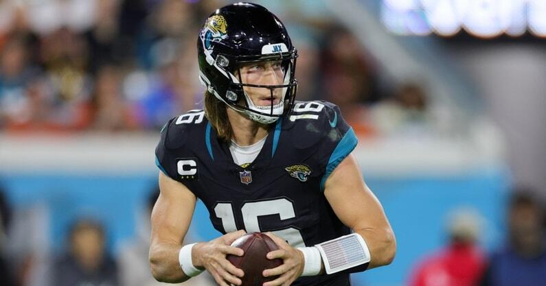 Jaguars, Trevor Lawrence engaged in contract extension discussions - NewsBreak