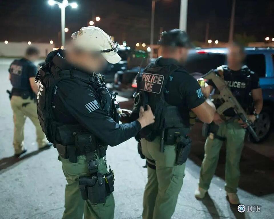 ICE Agents Pepper Spray Students at Minneapolis High School - NewsBreak