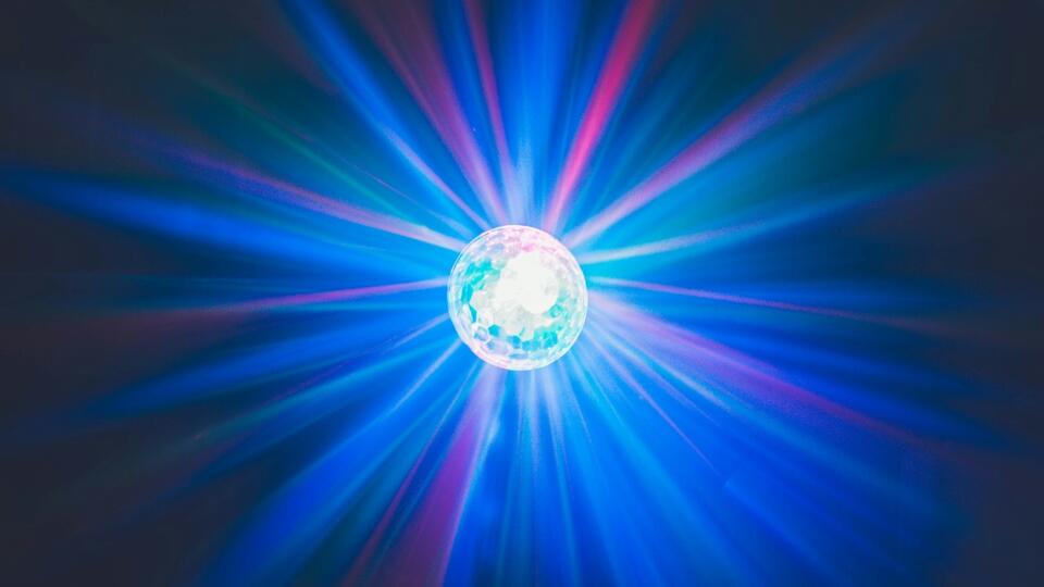 Scientists create a light particle that appears to exist across dozens ...